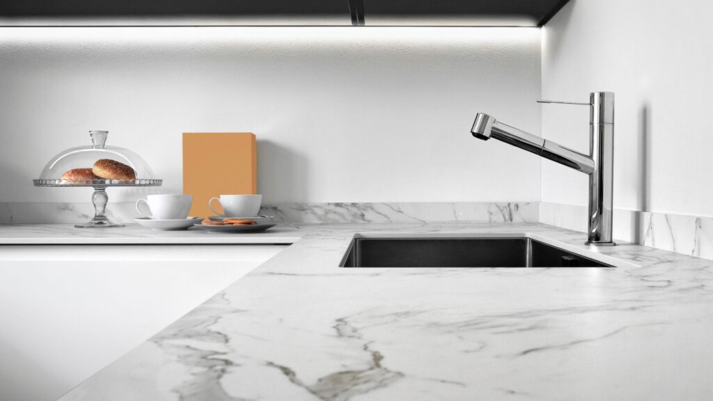 Choosing the Right Quartz Kitchen Countertops Color for Your Kitchen's ...